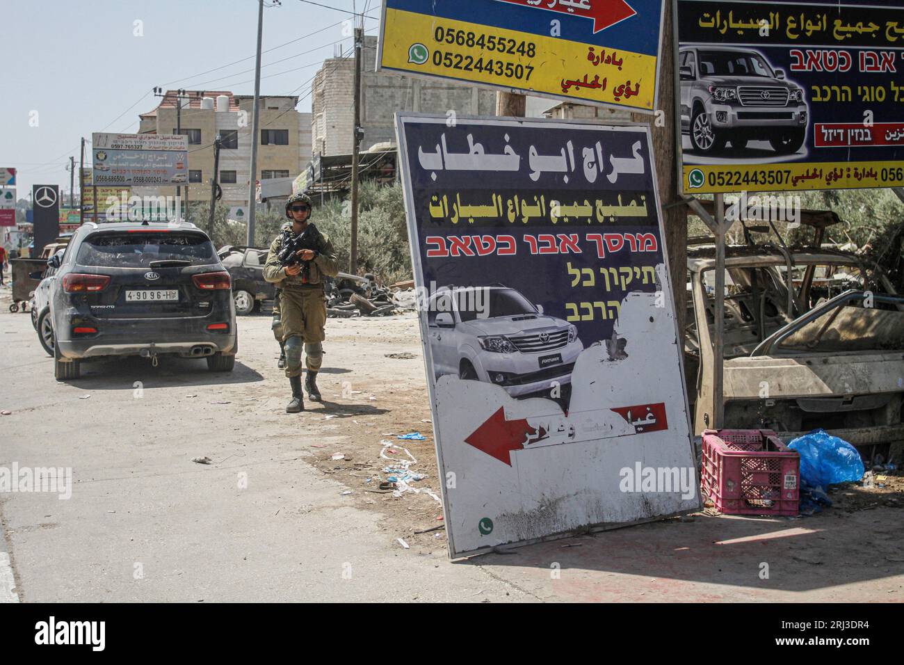 Israeli army forces intensify their presence in the town of Hawara and ...