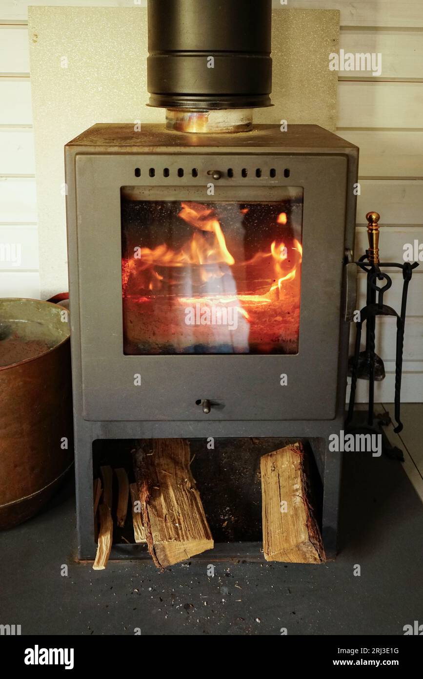 Cast iron fireplace hi-res stock photography and images - Alamy