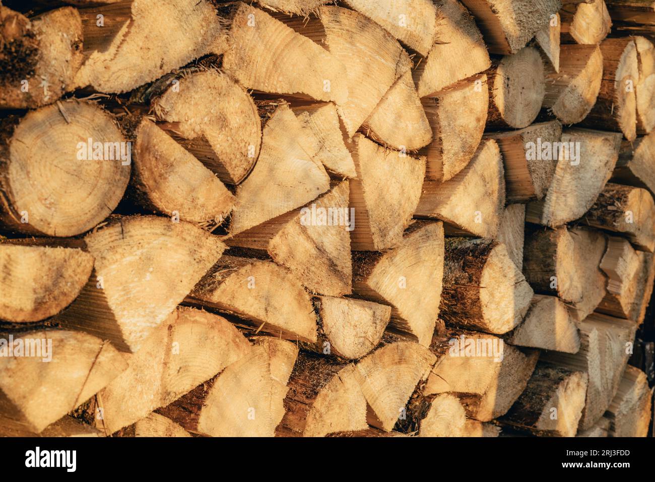 How to stack logs for cabin hi-res stock photography and images - Alamy