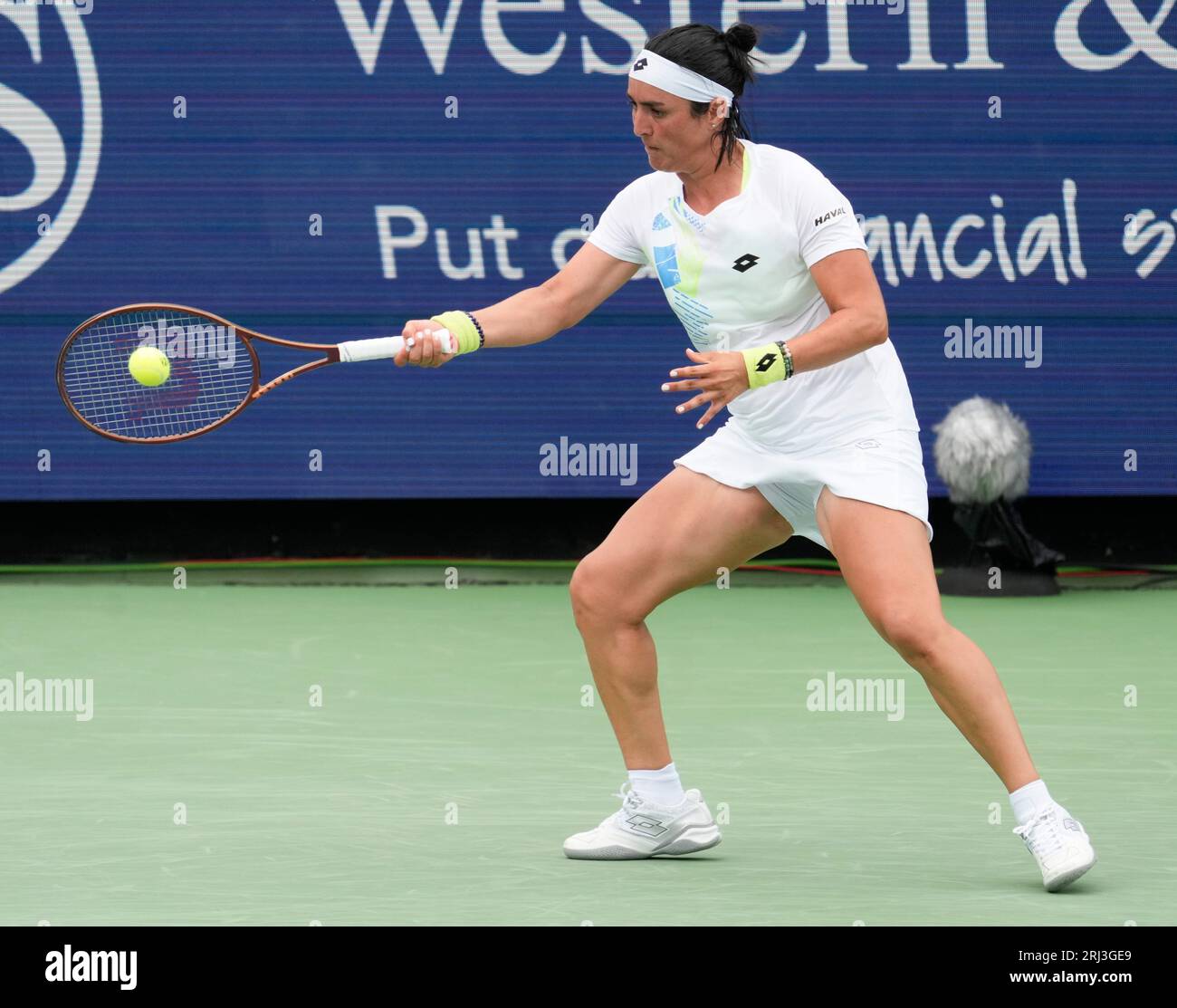 Ons jabeur 2023 us open hi-res stock photography and images - Alamy