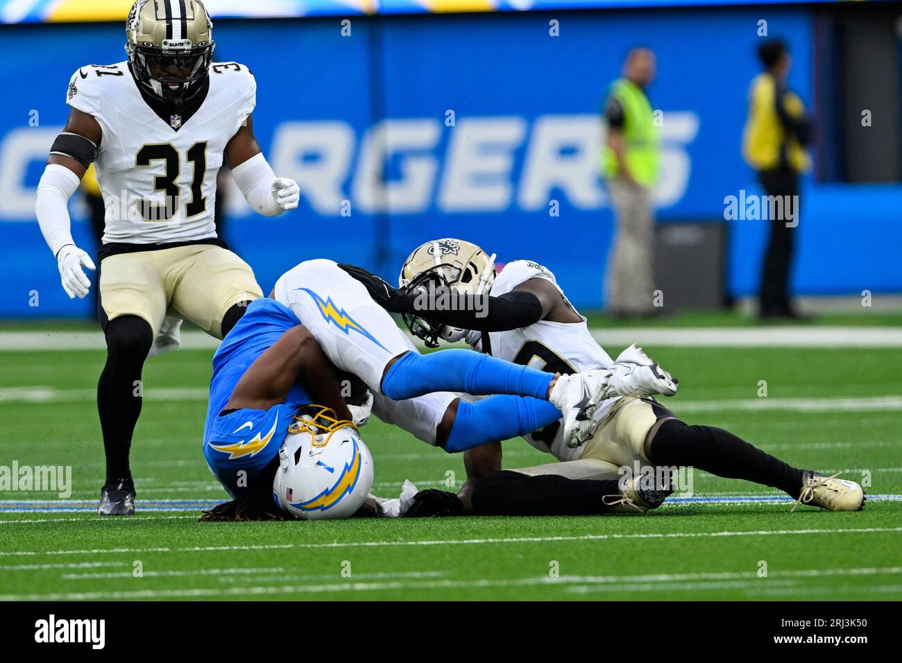 Los Angeles Chargers wide receiver Quentin Johnston (1) pulls in a pass ...