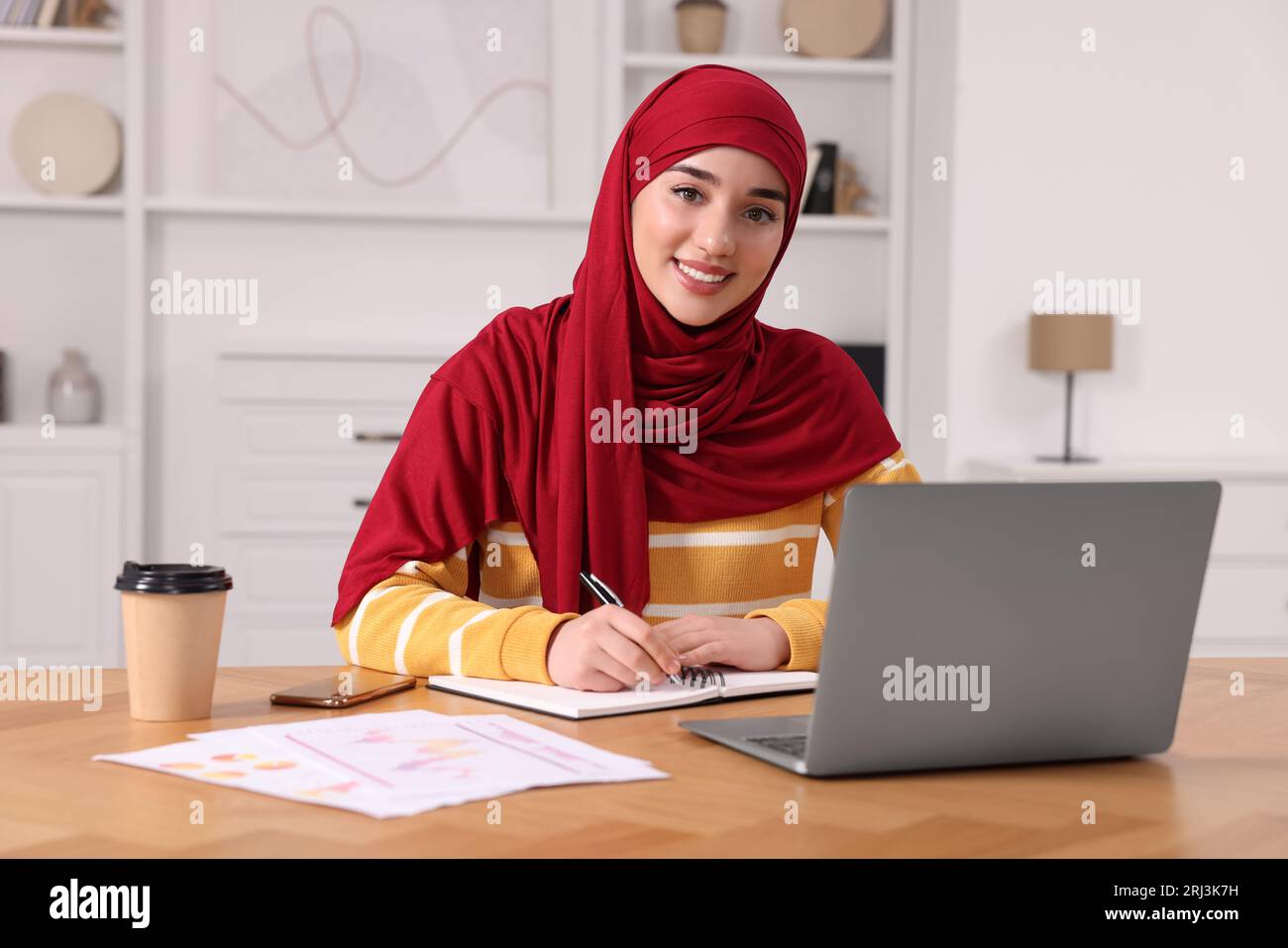 Muslim girl writing hi-res stock photography and images - Alamy