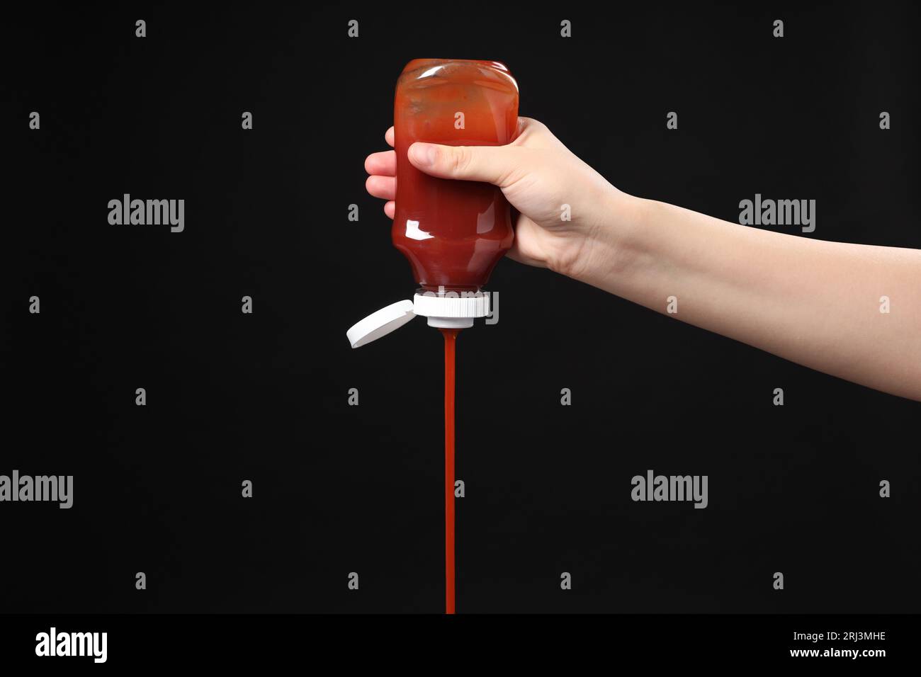 Ketchup pouring from bottle hi-res stock photography and images - Alamy