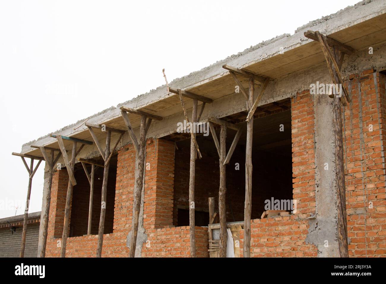 Unfinished houses hi-res stock photography and images - Alamy