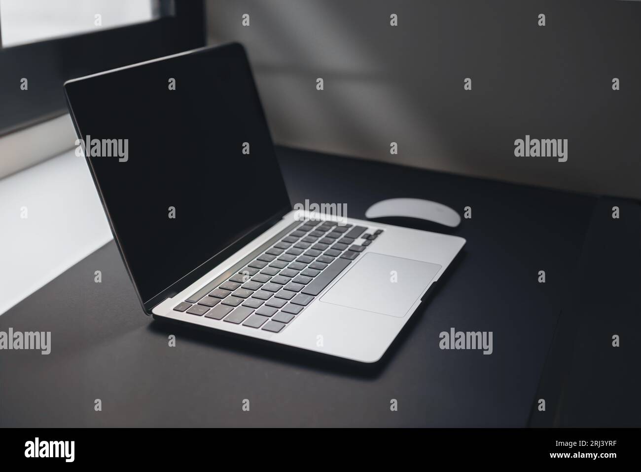 Laptop screen hand writing hi-res stock photography and images - Alamy