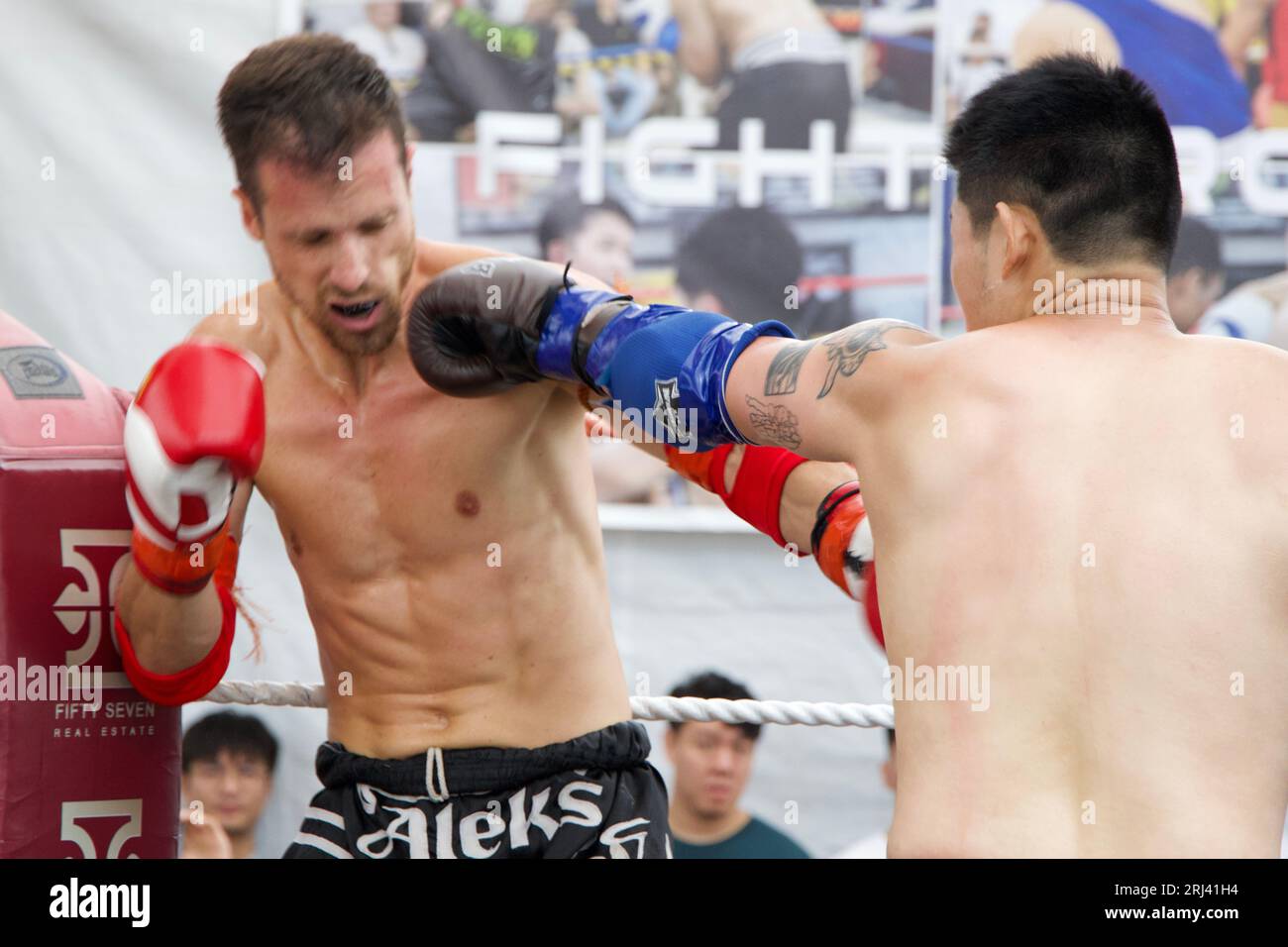 Muay thai fight hi-res stock photography and images - Alamy
