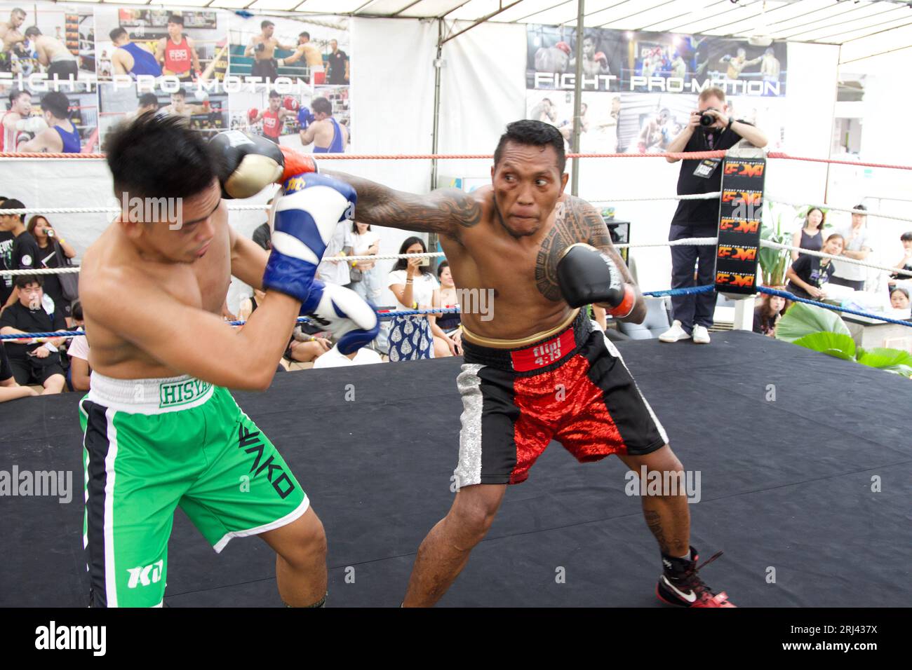 Professional boxing bout hi-res stock photography and images - Alamy