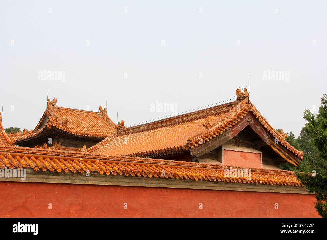 Roof tile decoration qing dynasty hi-res stock photography and images ...