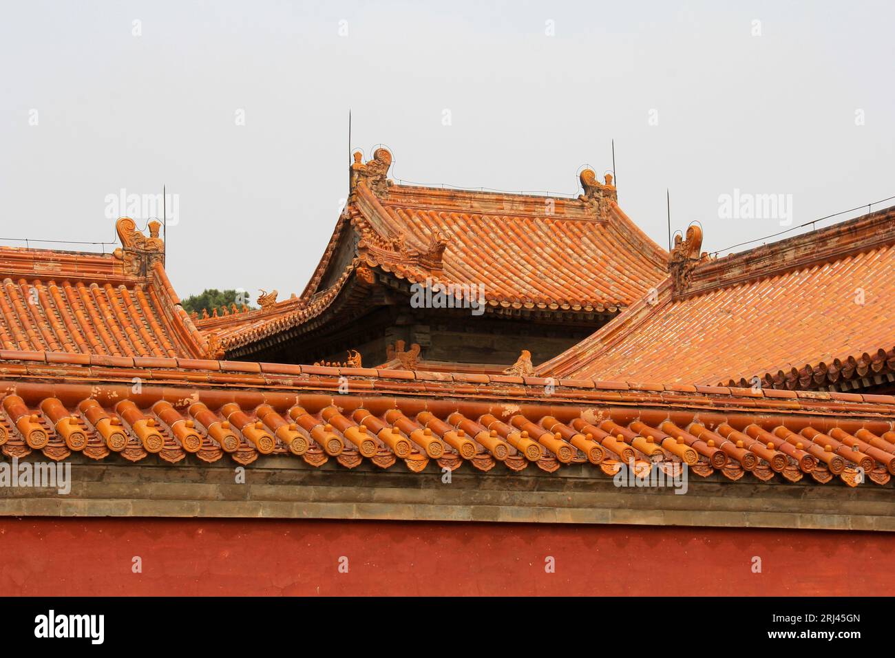 Roof tile decoration qing dynasty hi-res stock photography and images ...