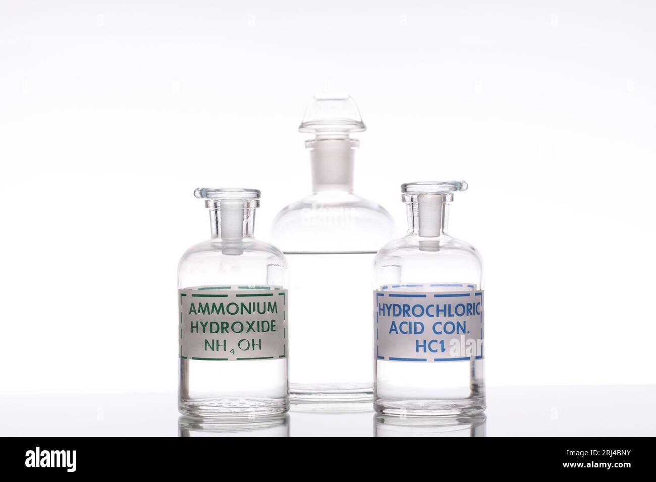 Bottles of hydrochloric acid hi-res stock photography and images - Alamy