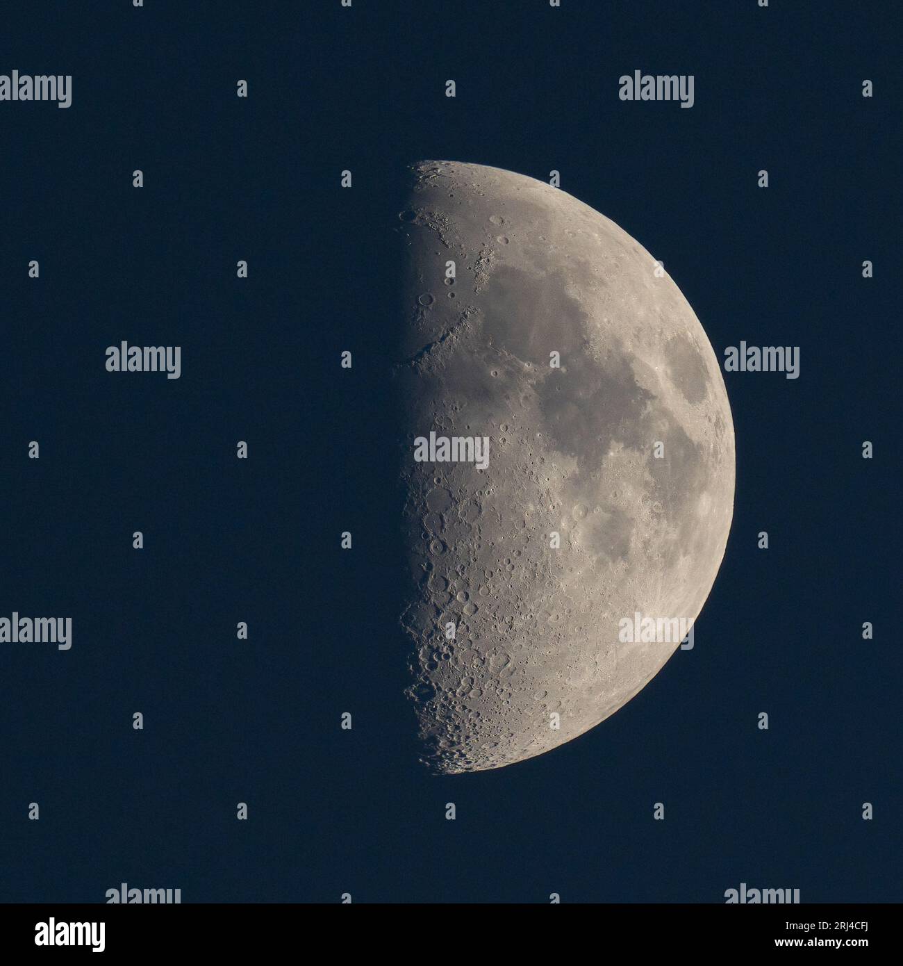 Half moon dark sky hi-res stock photography and images - Alamy