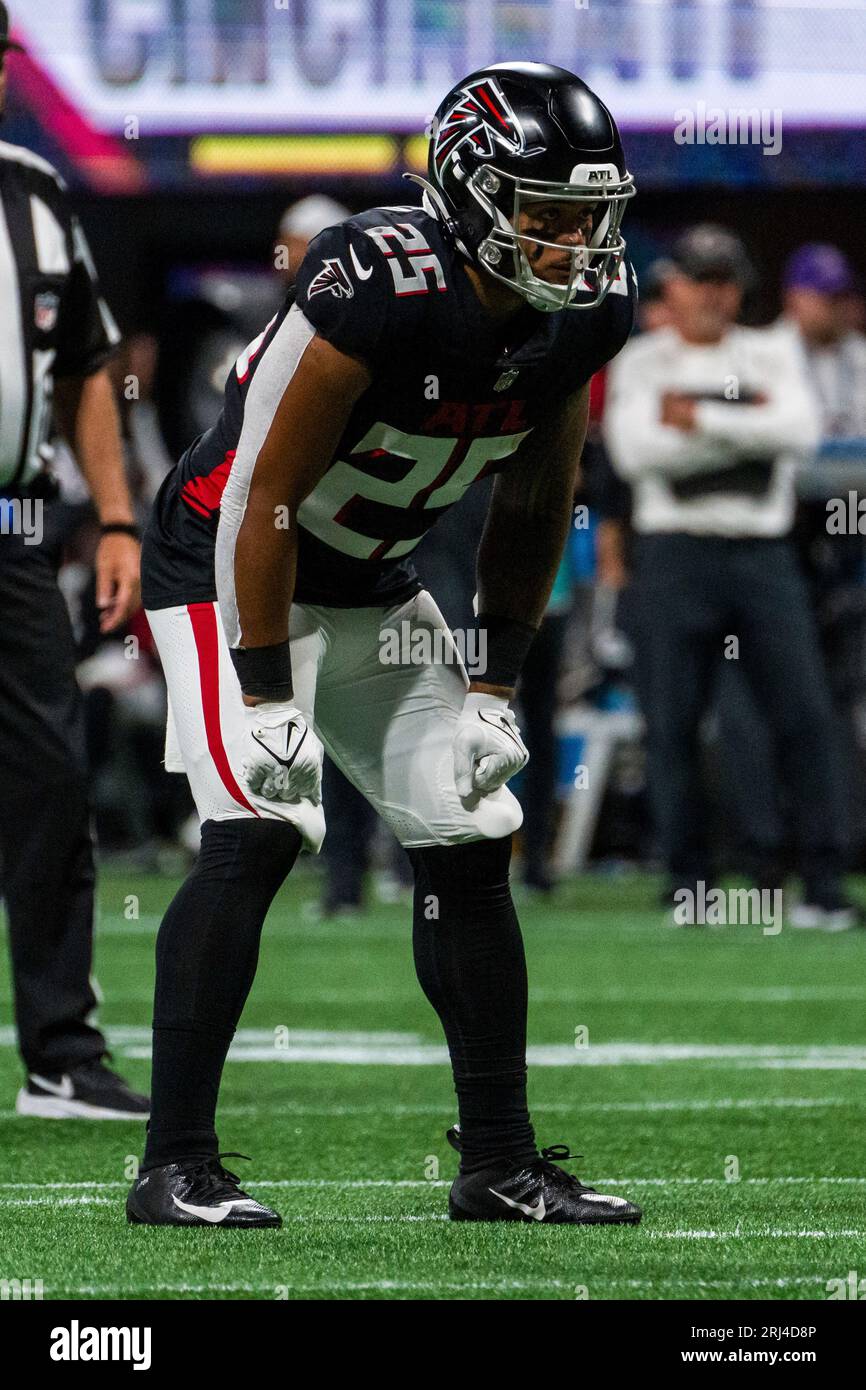 Atlanta Falcons running back Tyler Allgeier (25) lines up during the ...