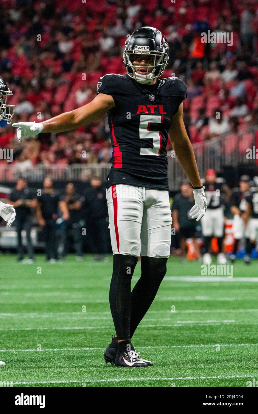 Atlanta Falcons wide receiver Drake London (5) lines up during the ...
