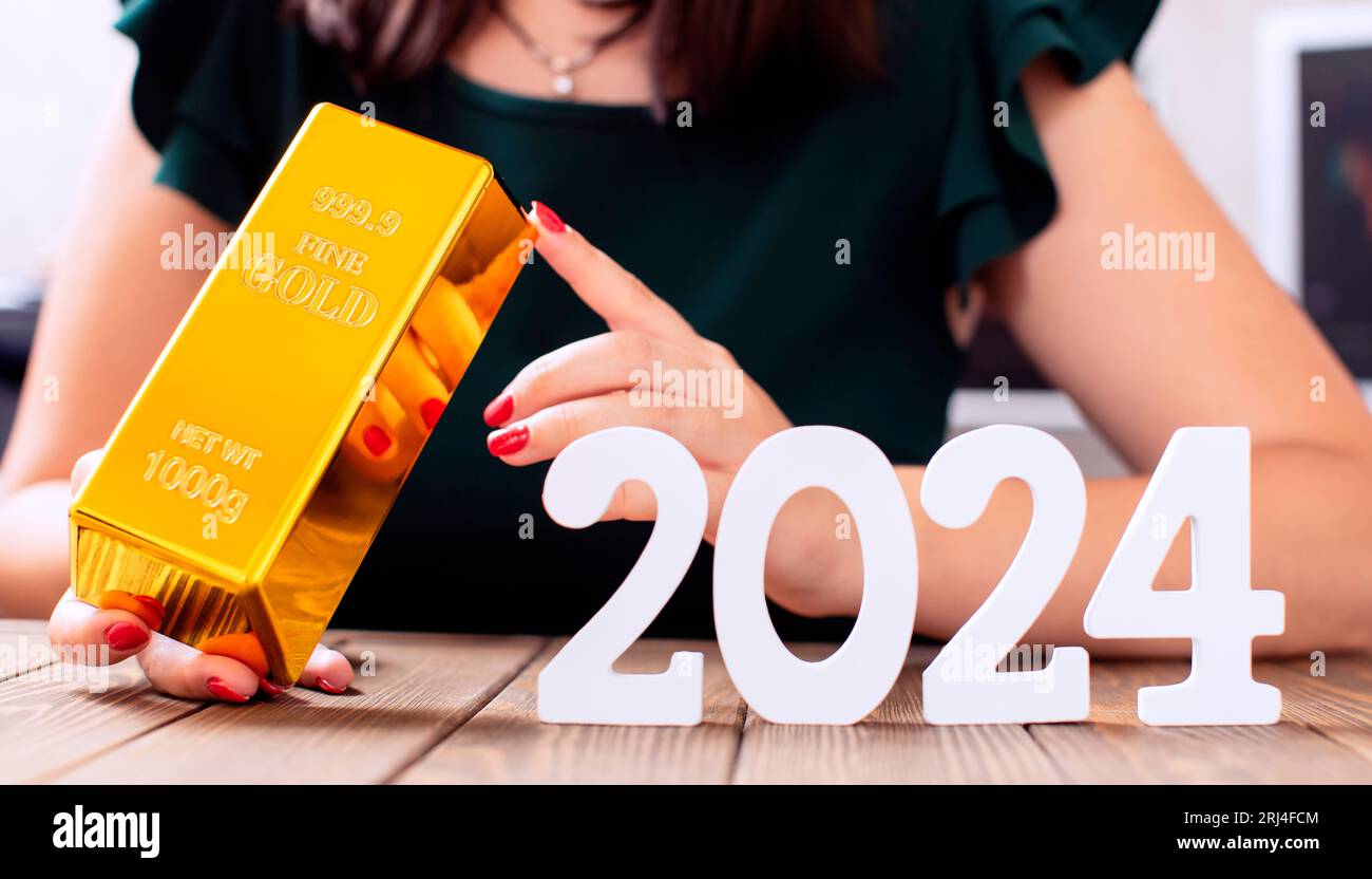 The idea of investing money in 2024, girl chooses gold as capital is ...