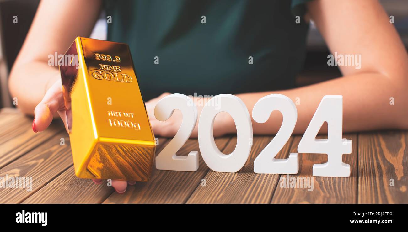 The idea of investing money in 2024, girl chooses gold as capital is ...