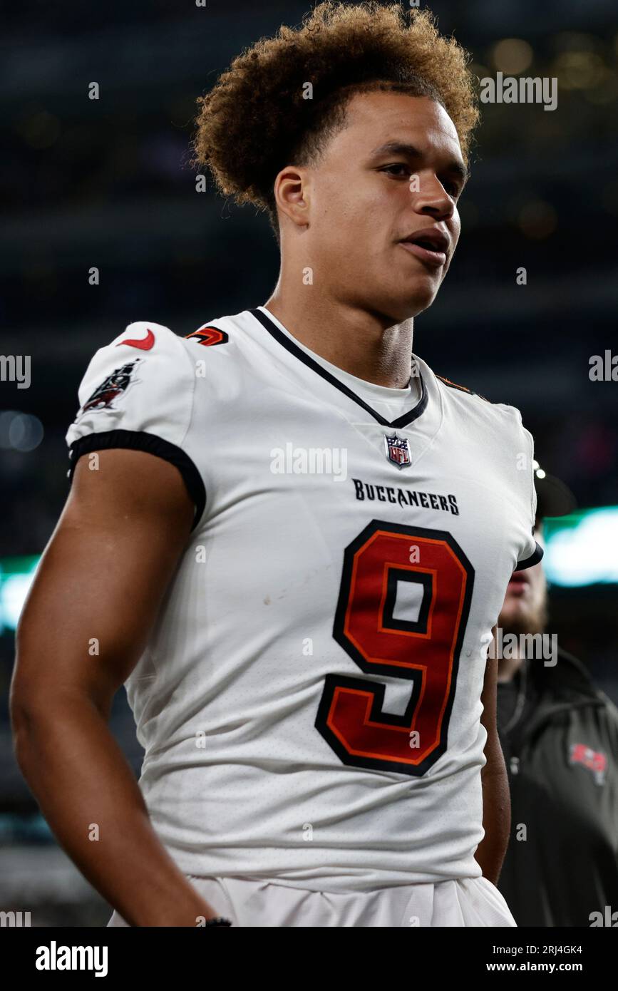Tampa Bay Buccaneers linebacker Joe Tryon-Shoyinka (9) in action ...