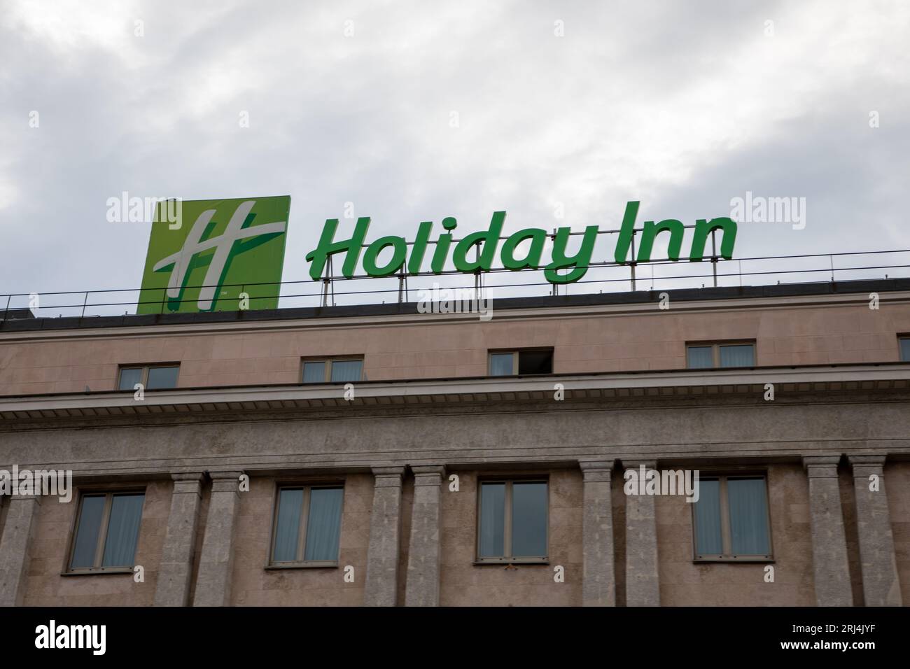 Holiday inn logo hi-res stock photography and images - Alamy