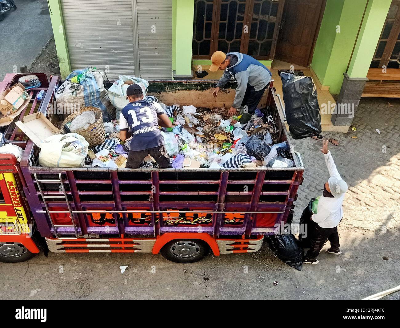 Garbage transportation hi-res stock photography and images - Alamy