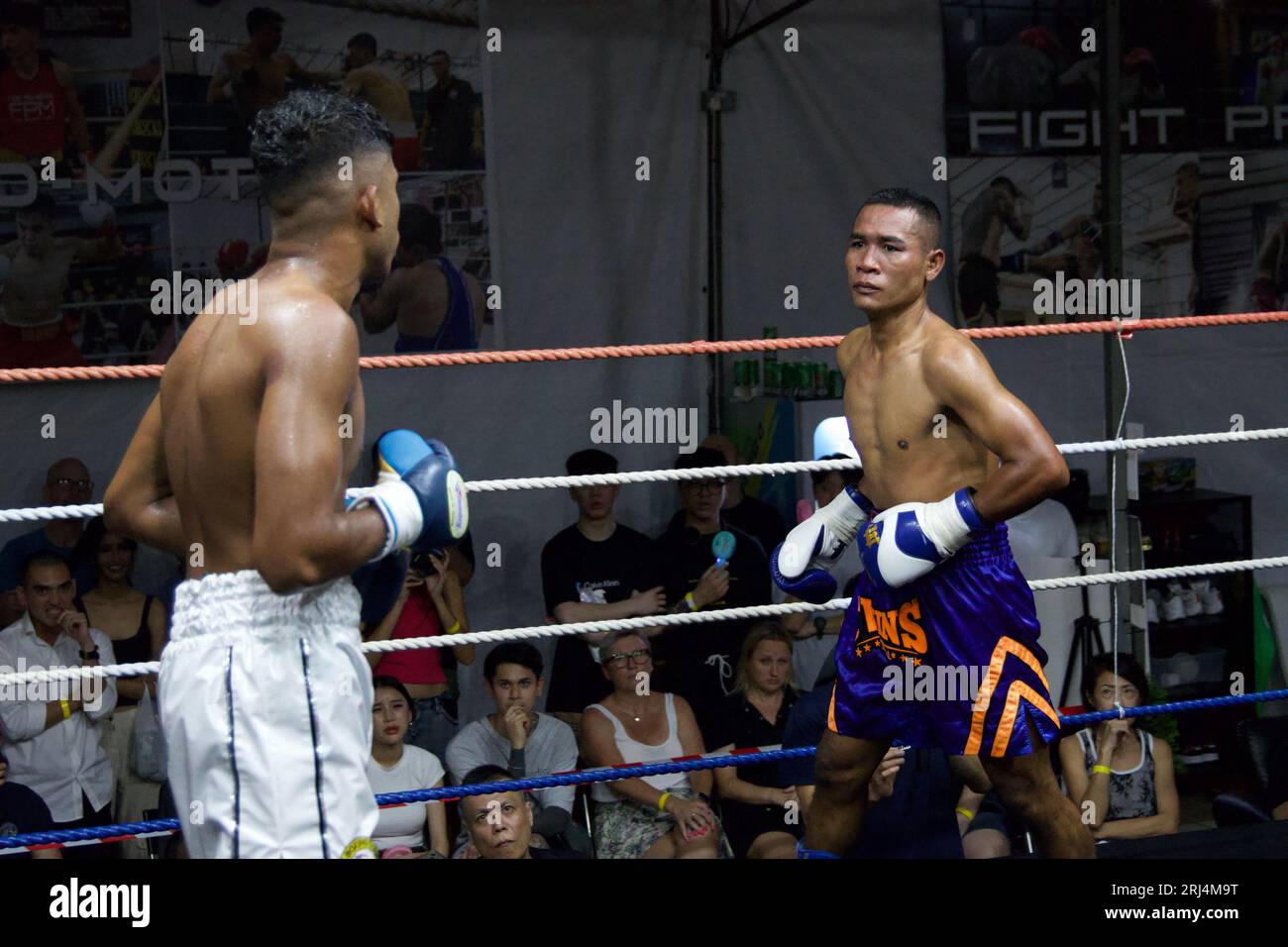 Pro boxing hi-res stock photography and images - Alamy