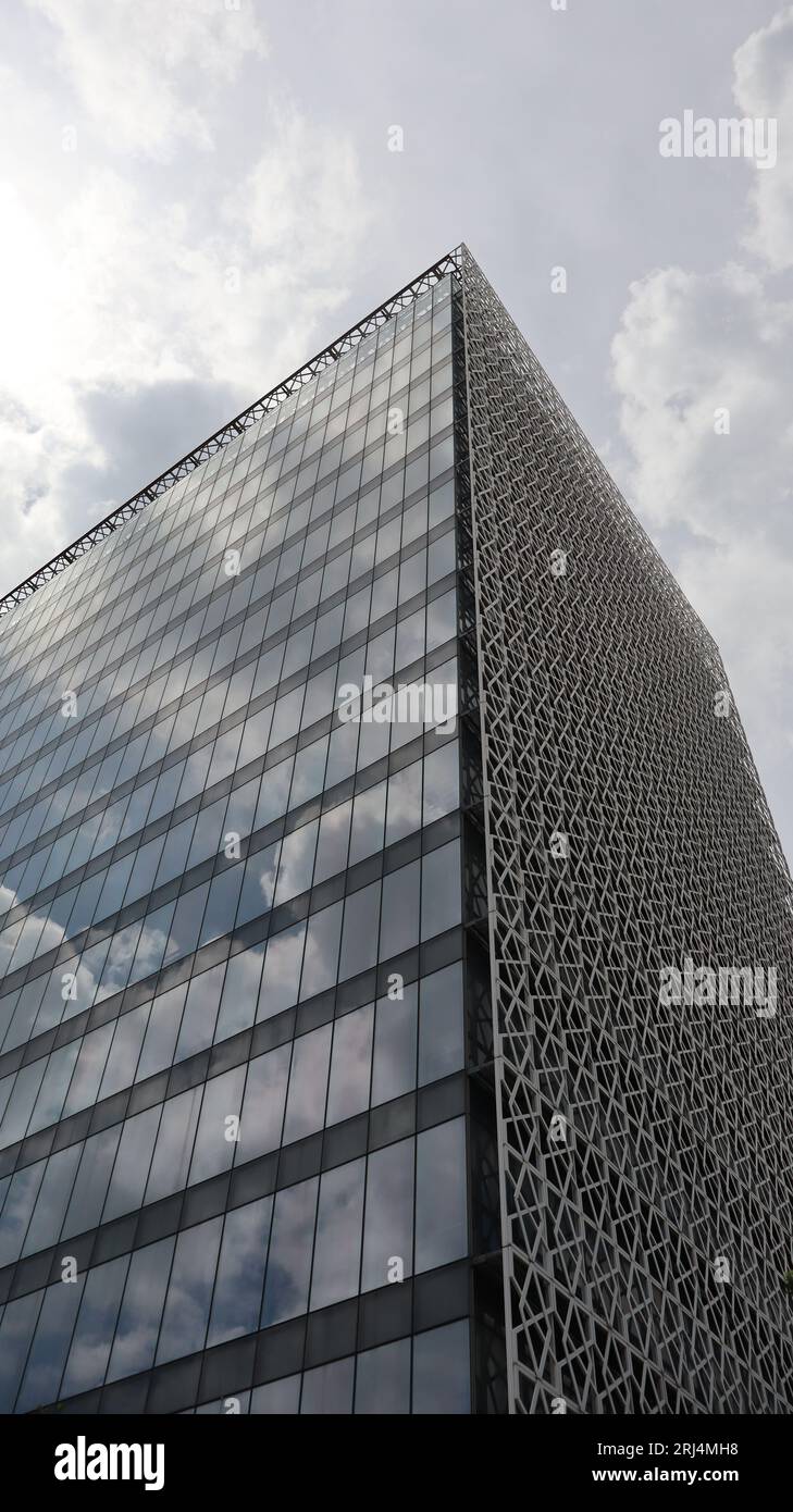 Skyscraper architecture building hi-res stock photography and images ...