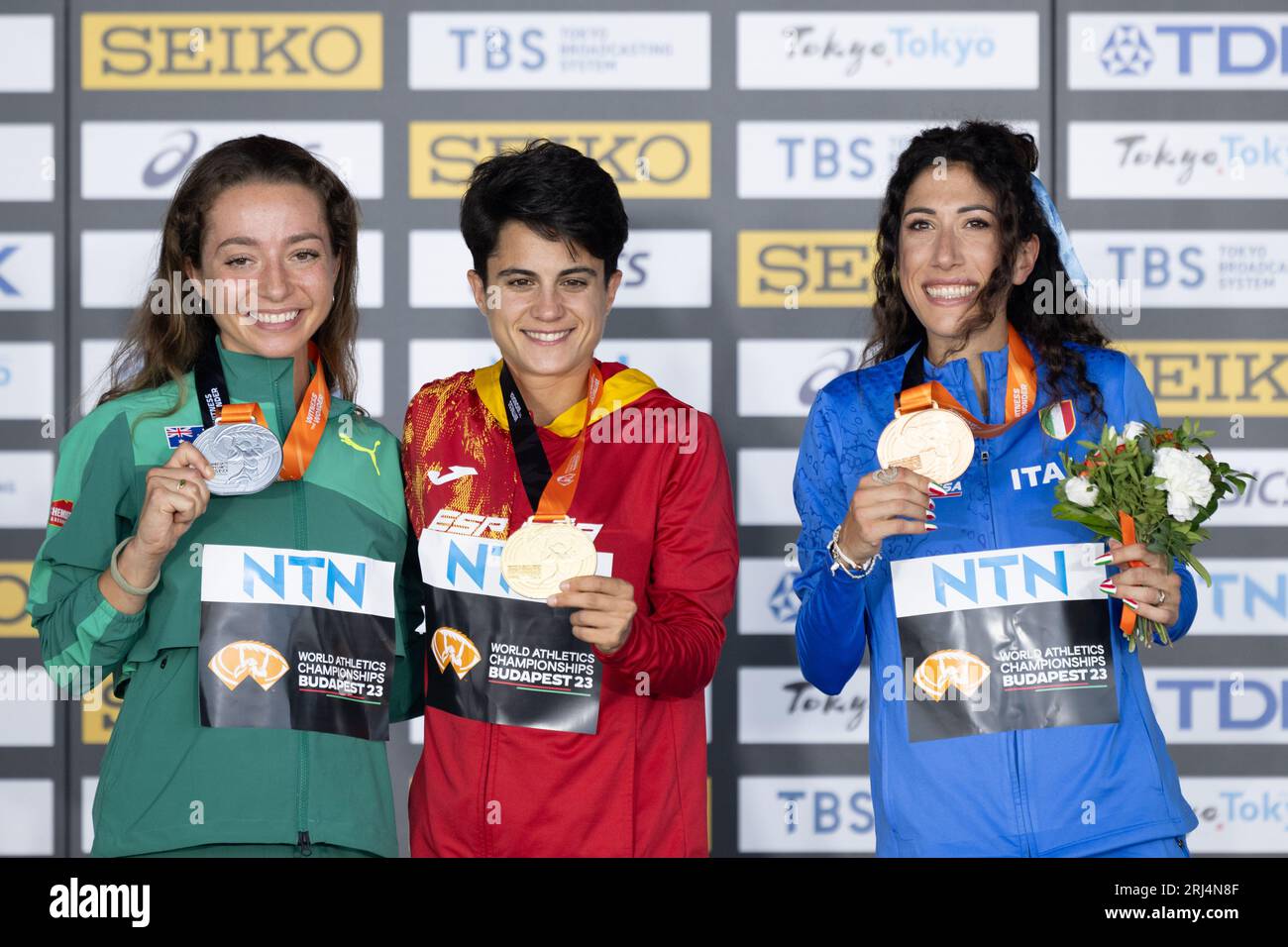 Budapest, Hungary. 20th Aug, 2023. Gold medalist Maria Perez (C) of ...
