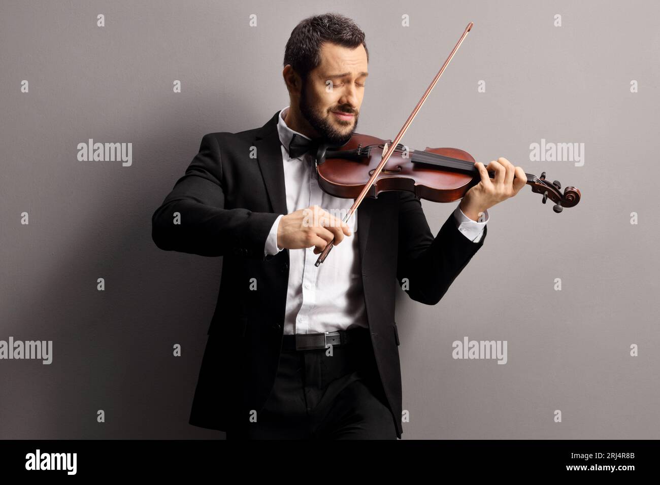 Man playing musical instrument hi-res stock photography and images - Alamy