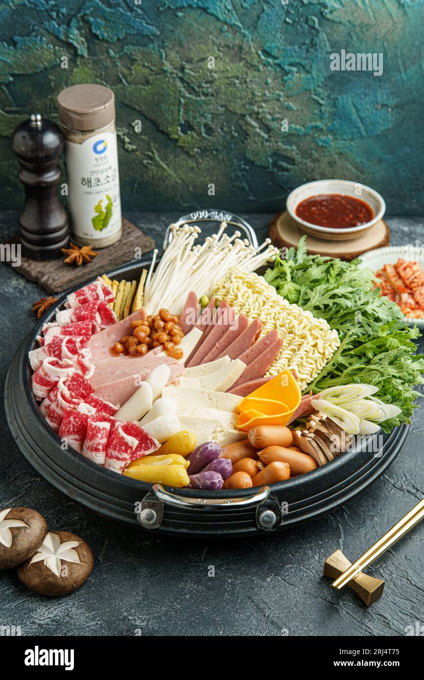 ARMY BASE STEW, Budae-jjigae，Koran Style Stock Photo - Alamy