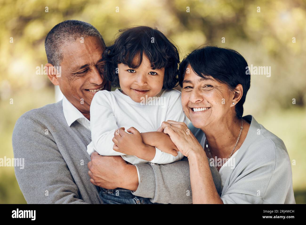 Elderly woman hands hugging tree hi-res stock photography and images ...