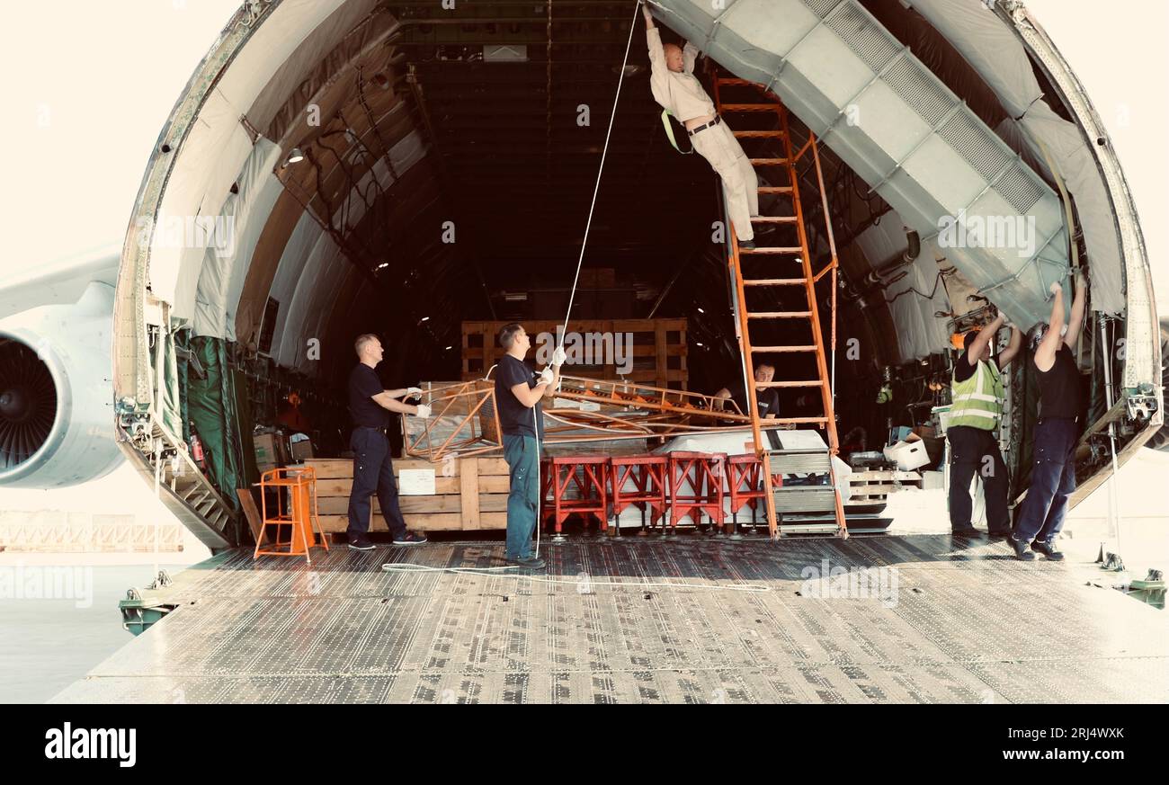 Heavy power lifting project Stock Photo - Alamy