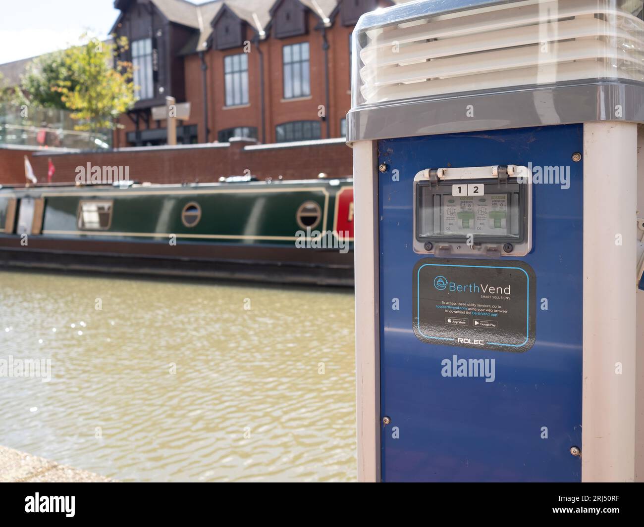 Canalside boat hi-res stock photography and images - Alamy