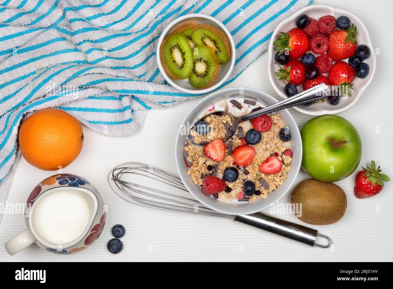 Granola bowl fresh strawberries hi-res stock photography and images - Alamy