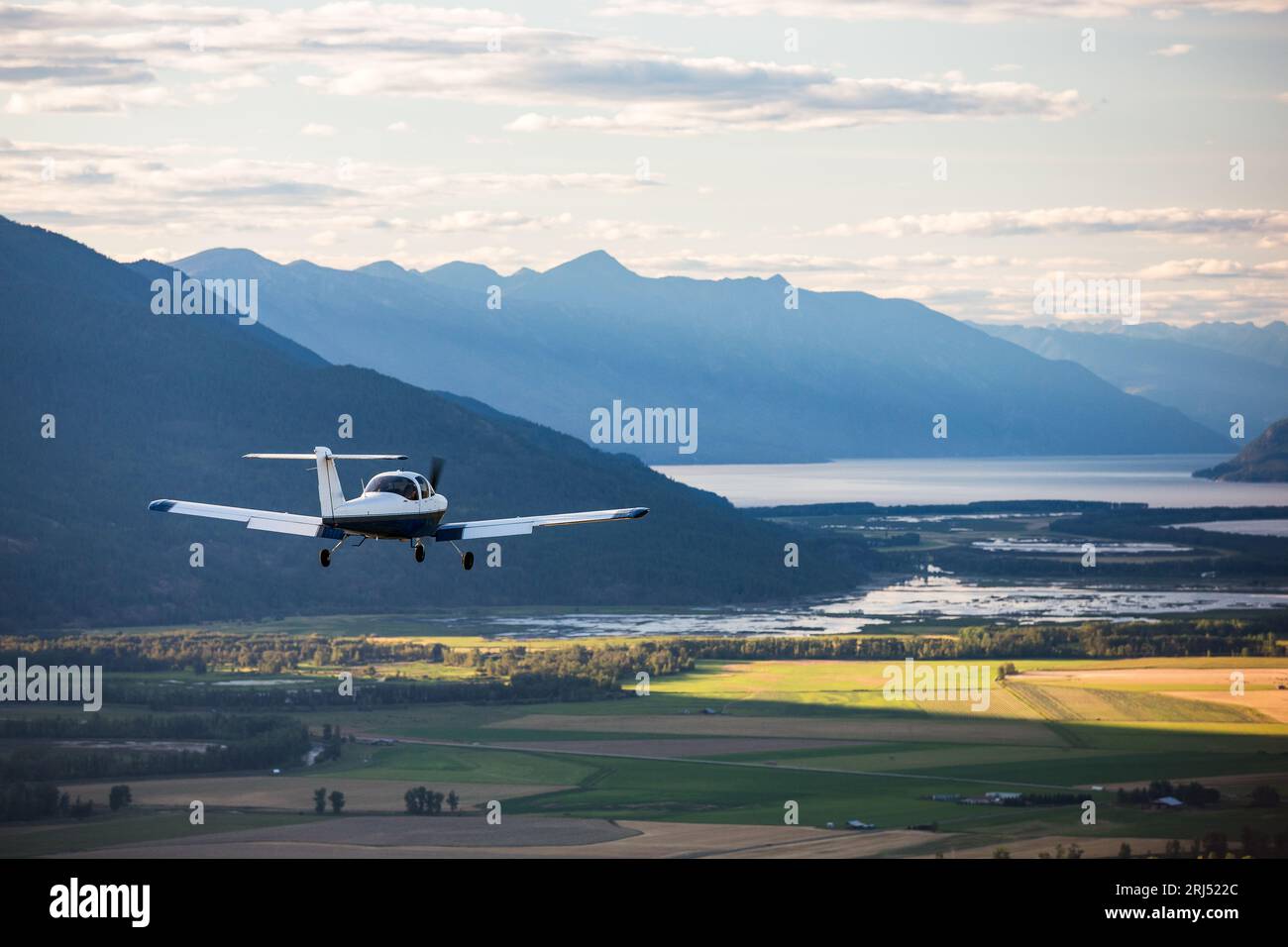Piper PA-38-112 flying over Creston valley in Canada with Kootenay ...
