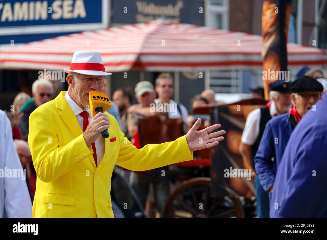 Gouda (the Netherlands), August 17th - Actors playing the traditional ...