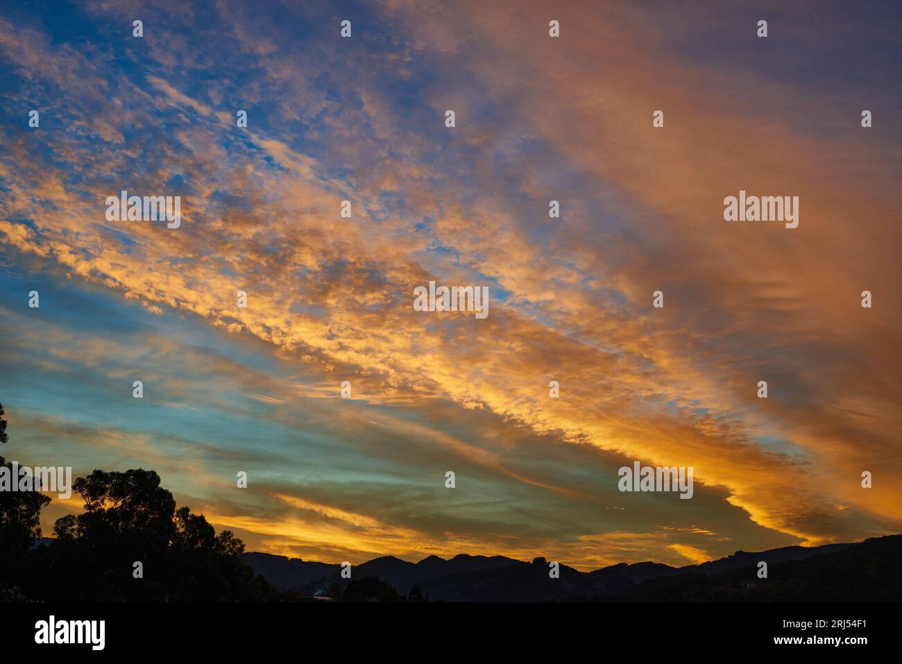 Golden twilight spectacular sky hi-res stock photography and images - Alamy