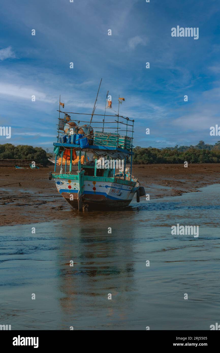 An old rusty boat in beach Stock Photo - Alamy