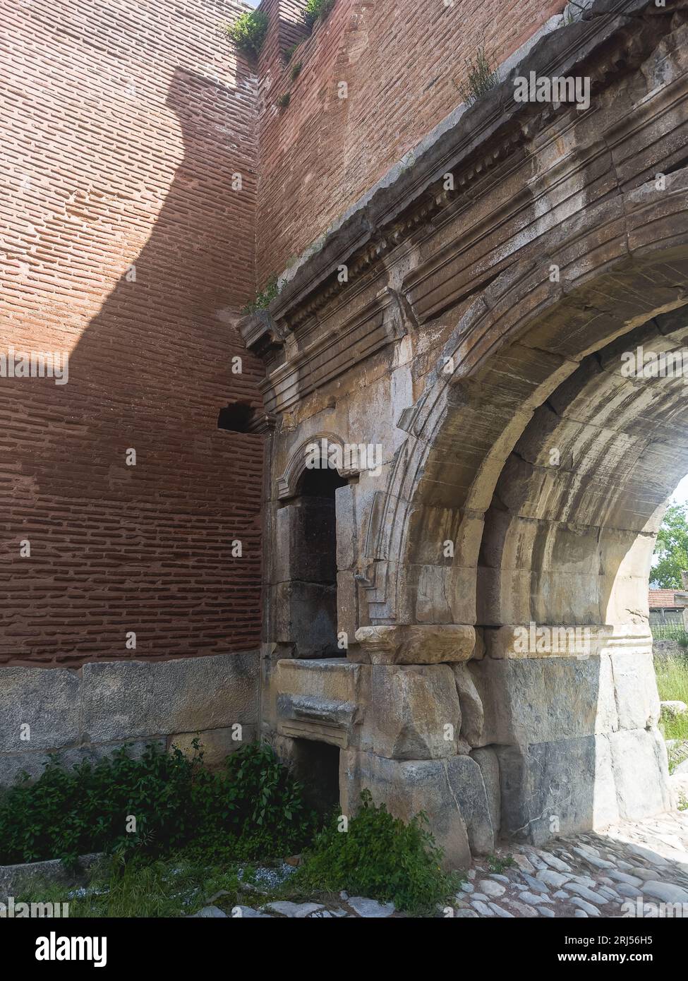 ancient city tour , medieval habitat , Iznik City Walls in the Province ...