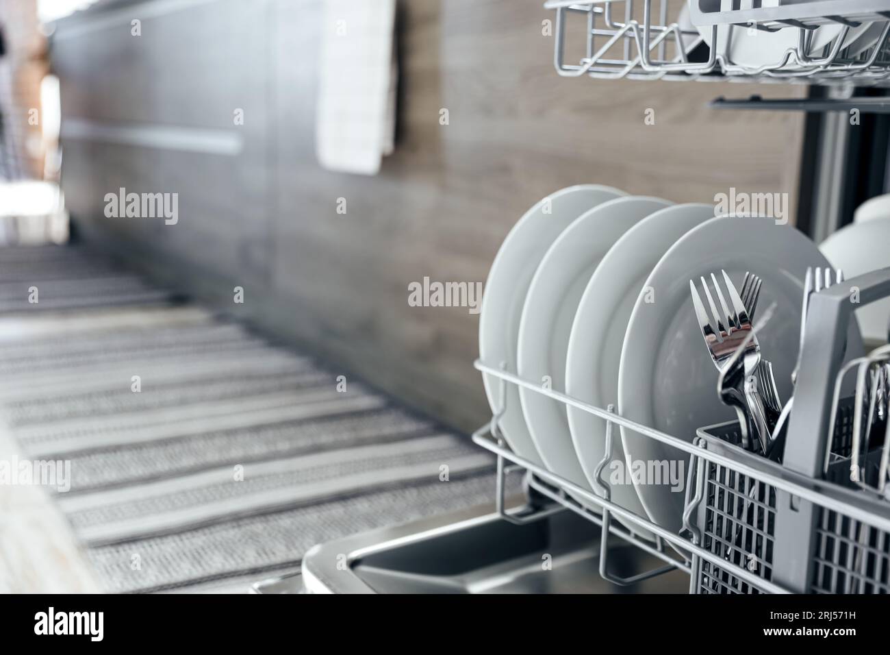 Dishwasher machine hi-res stock photography and images - Alamy