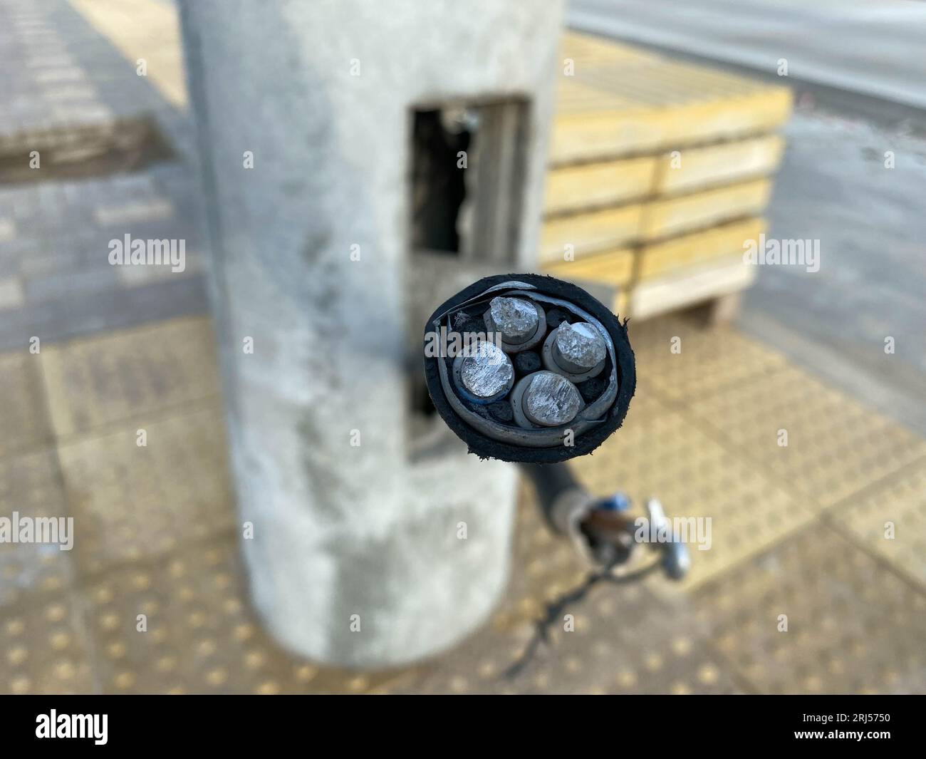 Macro view aluminum electrical power cable Stock Photo - Alamy