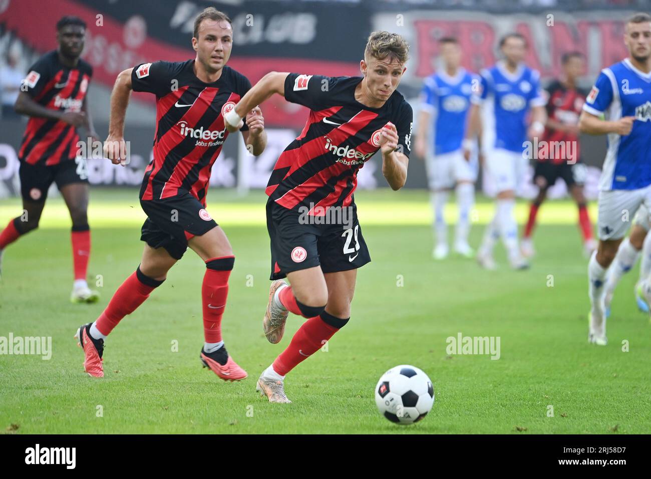 v.re:Jesper LINDSTROEM (F), Mario GOETZE (Eintracht Frankfurt), action ...