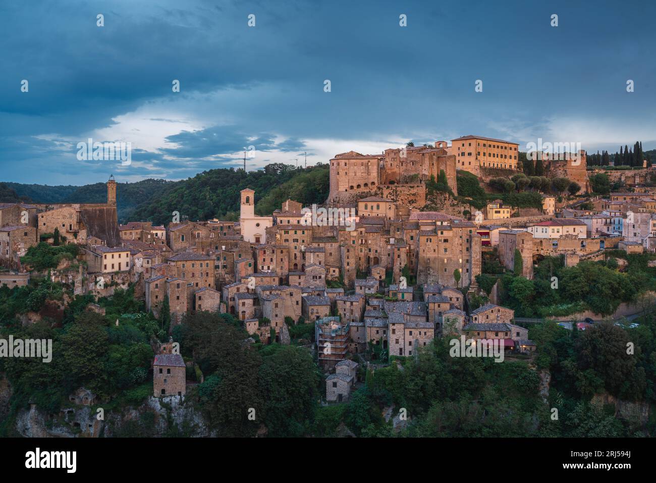 Sorano castle hi-res stock photography and images - Alamy