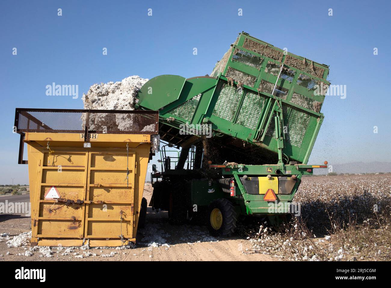Picking machine hi-res stock photography and images - Alamy