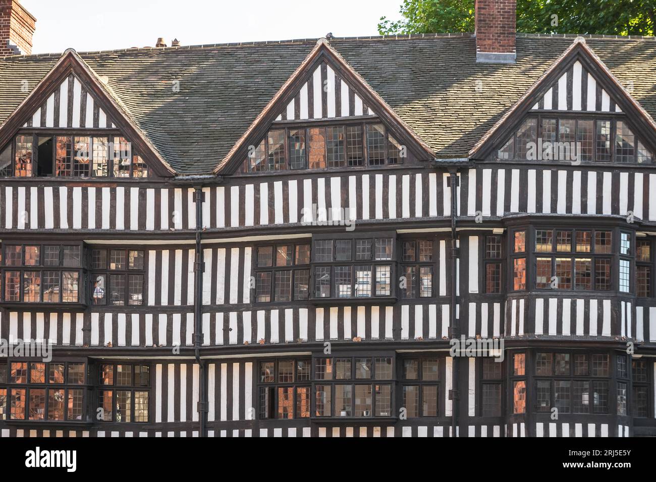 Facade of a Tudor building, Staple Inn Stock Photo - Alamy