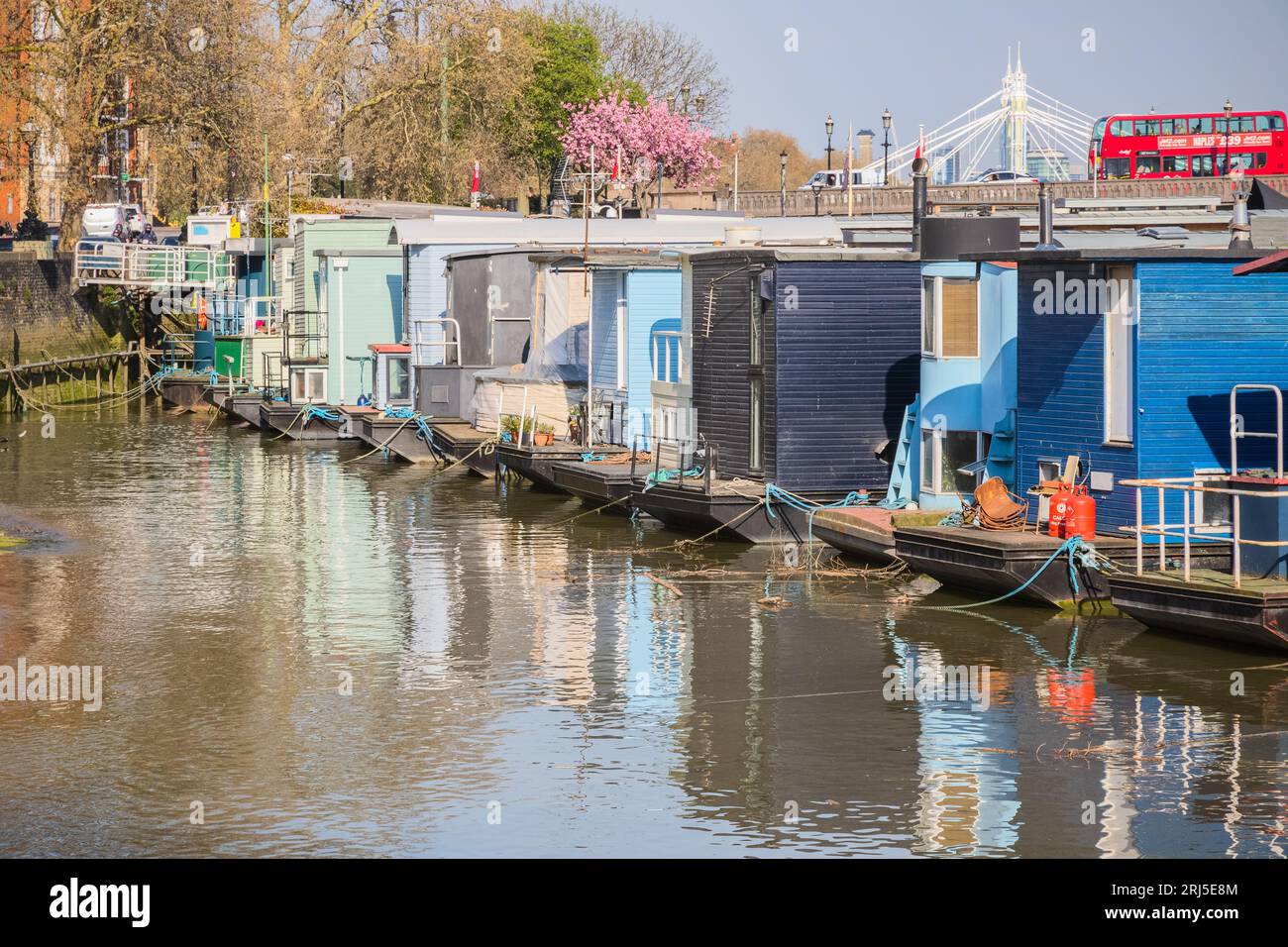 Chelsea houseboats hi-res stock photography and images - Alamy