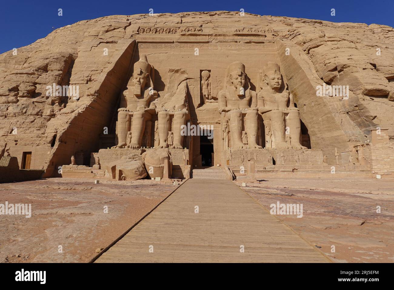 The entrance of the Great Temple of Ramesses II, Abu Simbel temples ...