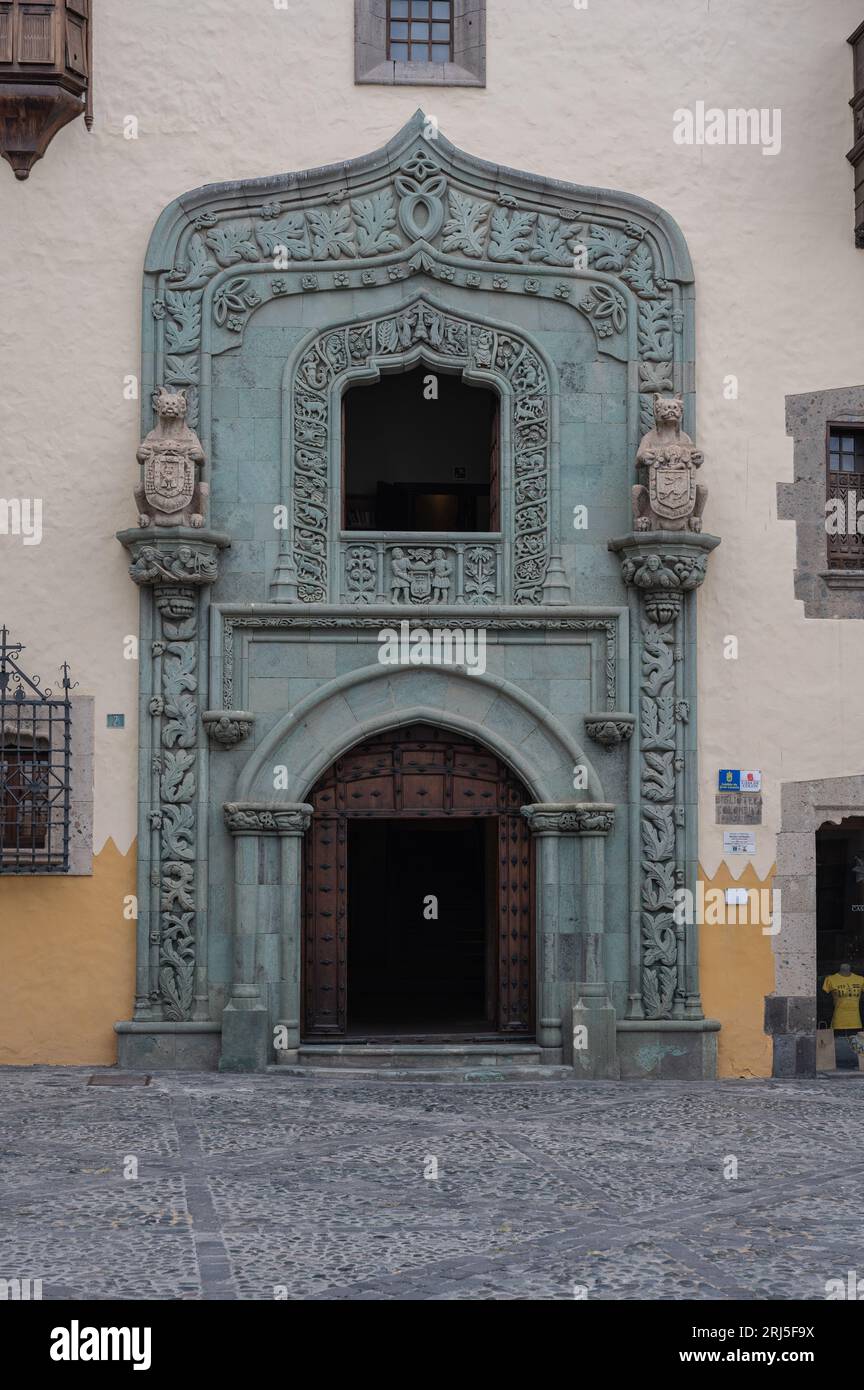 The beautiful golden facade of the Colombian library Stock Photo - Alamy