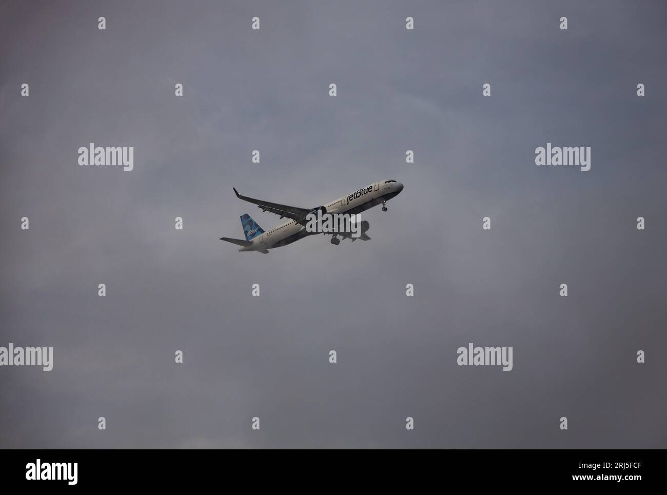 A JetBlue Airways Airbus A321 flying through clouds Stock Photo - Alamy