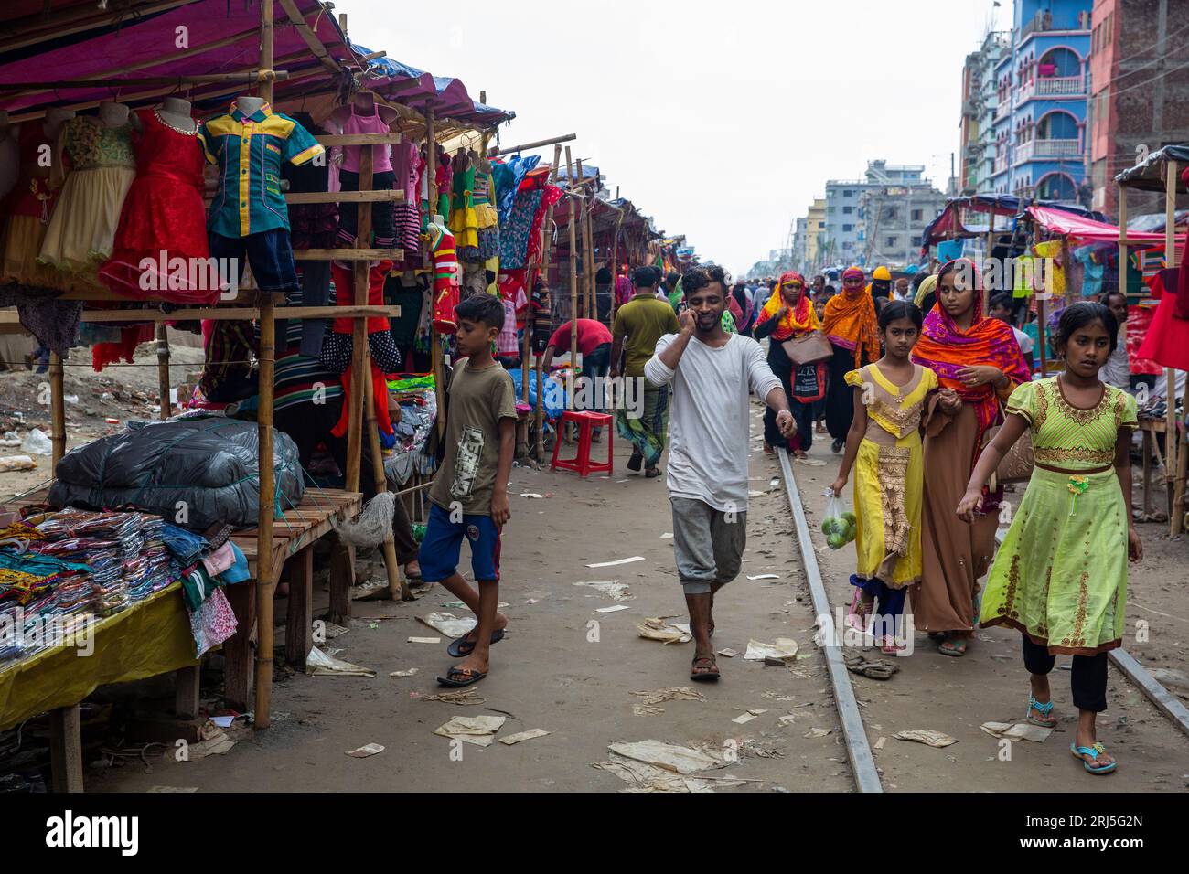Low-income people gather at the Jurain Railgate Market where around 600 ...