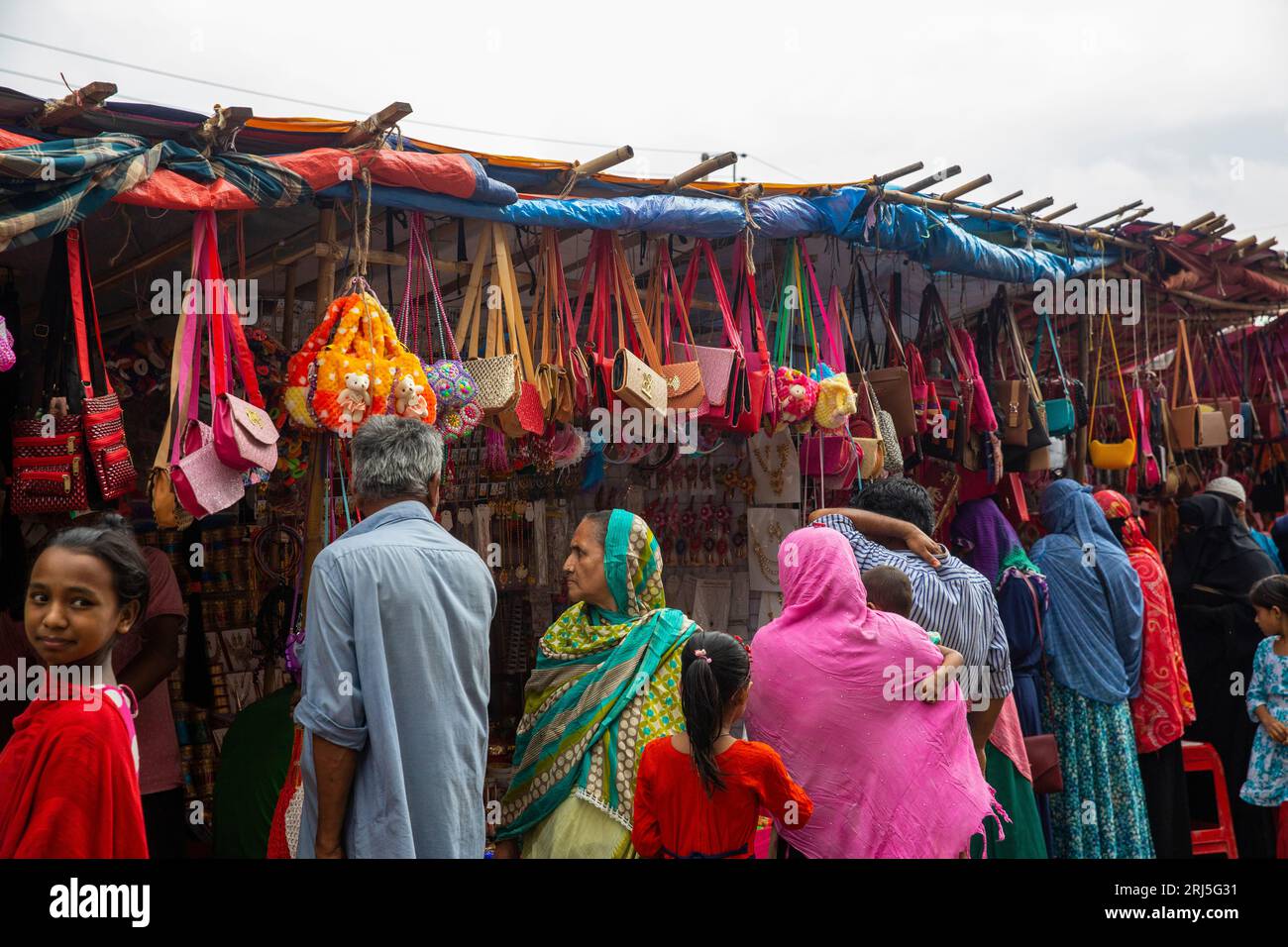 Low-income people gather at the Jurain Railgate Market where around 600 ...
