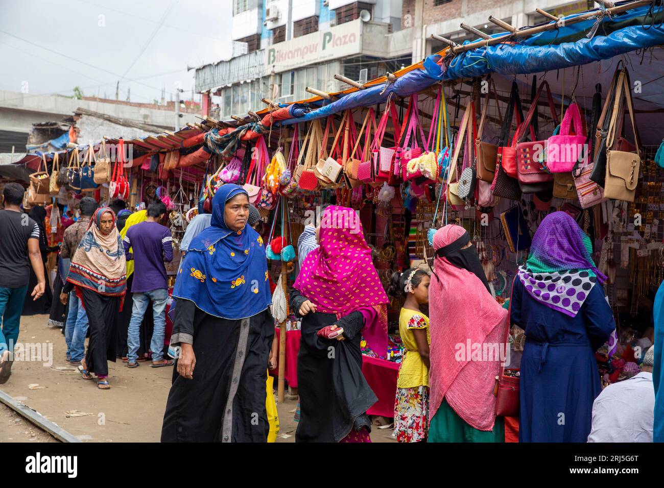 Low-income people gather at the Jurain Railgate Market where around 600 ...