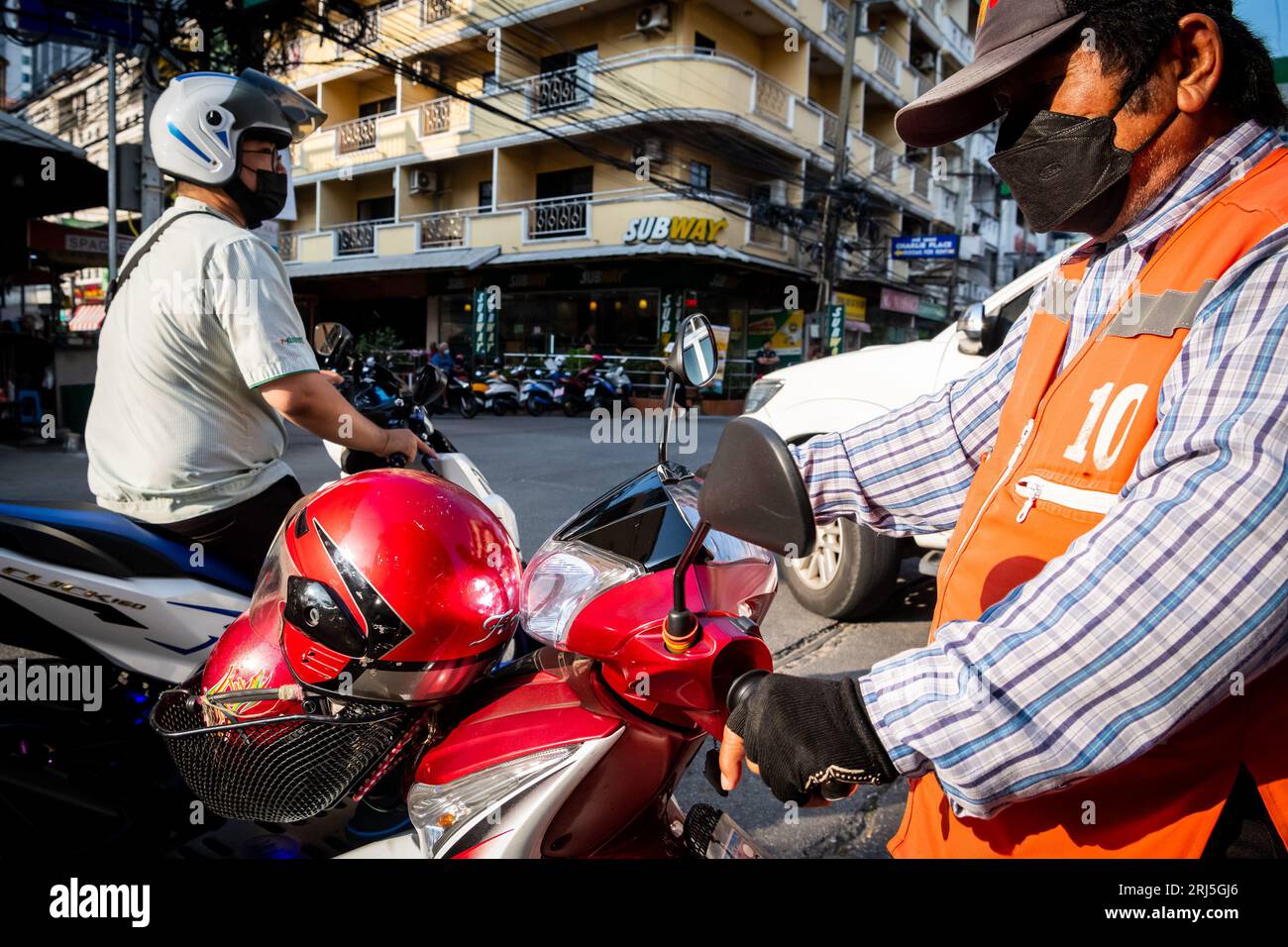 A Thai taxi bike speeds along Soi Buakhao, Pattaya, Thailand Stock Photo - Alamy